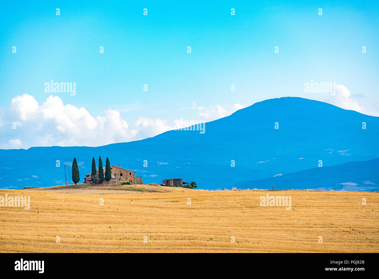Golden tuscan landscape hi-res stock photography and images - Alamy