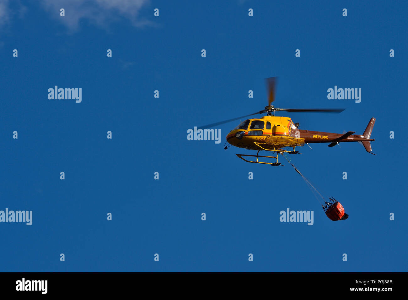 Helicopter fire fighting hi-res stock photography and images - Alamy