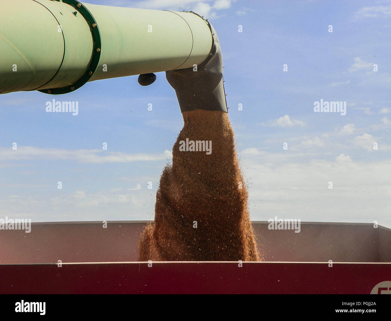 Combine harvester unloading grain blue hi-res stock photography and ...