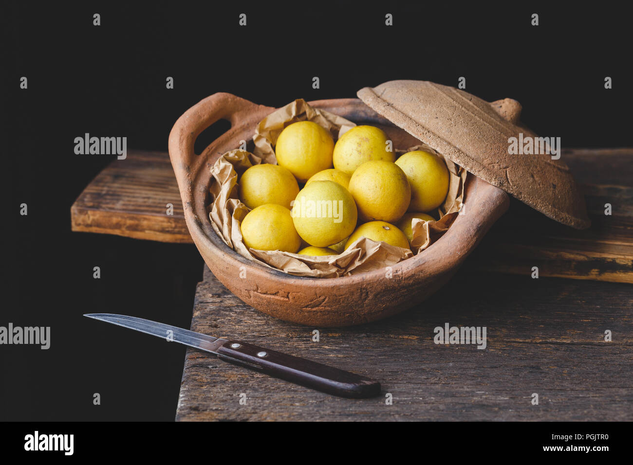 Fresh yellow lemons-Yellow limes Stock Photo - Alamy