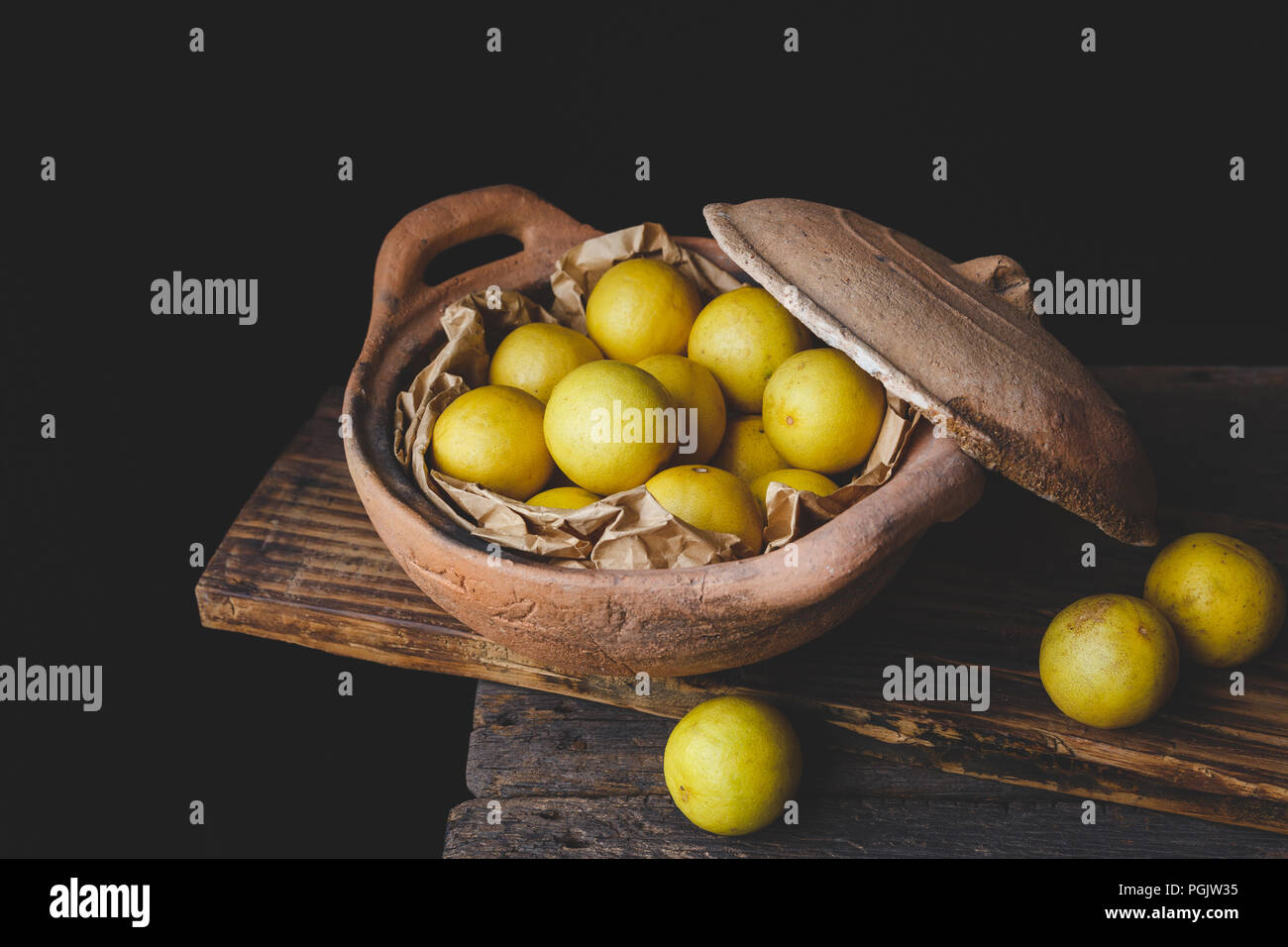 Fresh yellow lemons-Yellow limes Stock Photo - Alamy