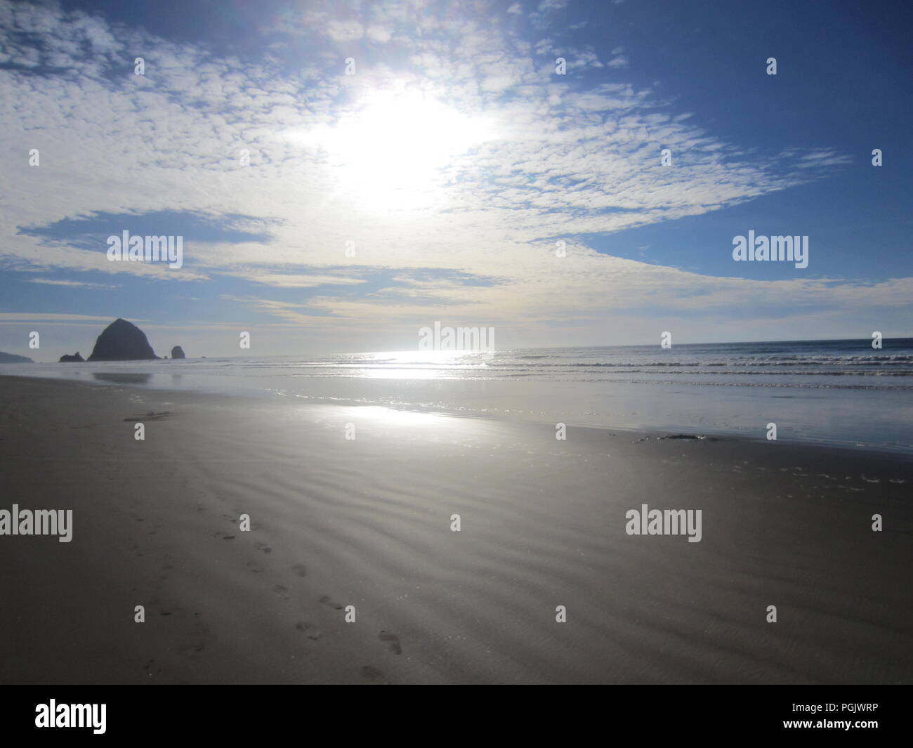 Haystack Rock at Cannon Beach Oregon Stock Photo - Alamy