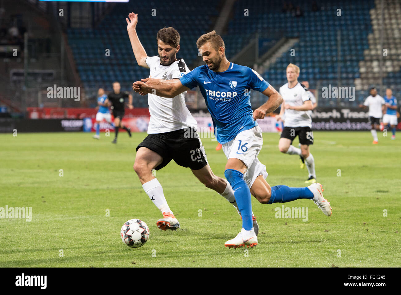 Markus KARL (left, SH) versus Lukas HINTERSEER (BO), action, duels ...