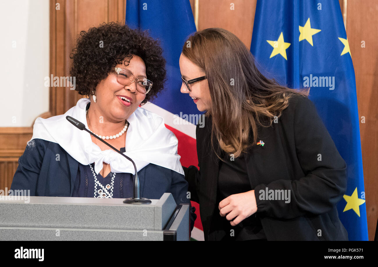 Berlin, Germany. 27th Aug, 2018. Michelle Müntefering (r, SPD ...