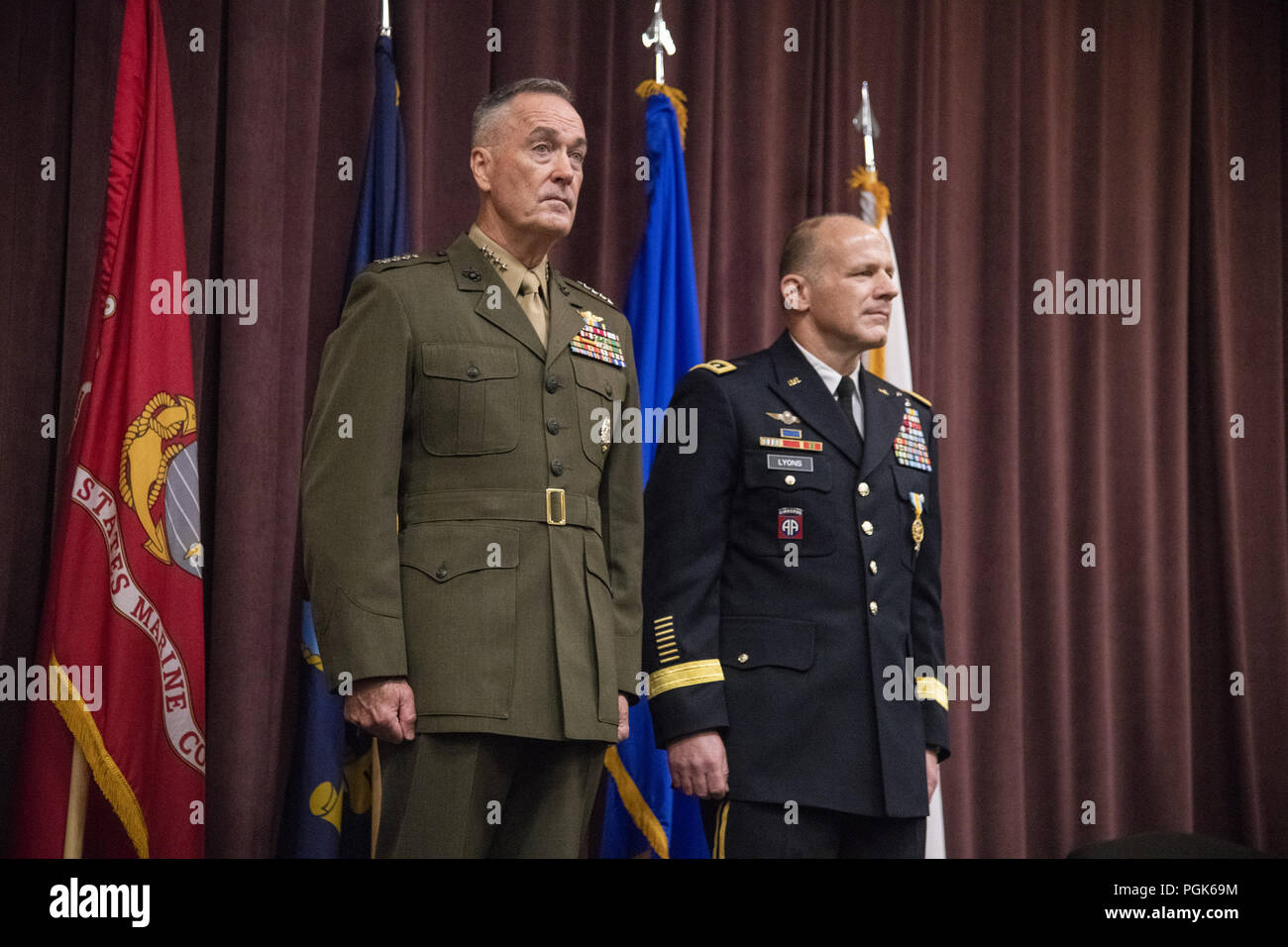 Scott Afb, IL, USA. 24th Aug, 2018. Marine Corps Gen. Joe Dunford ...