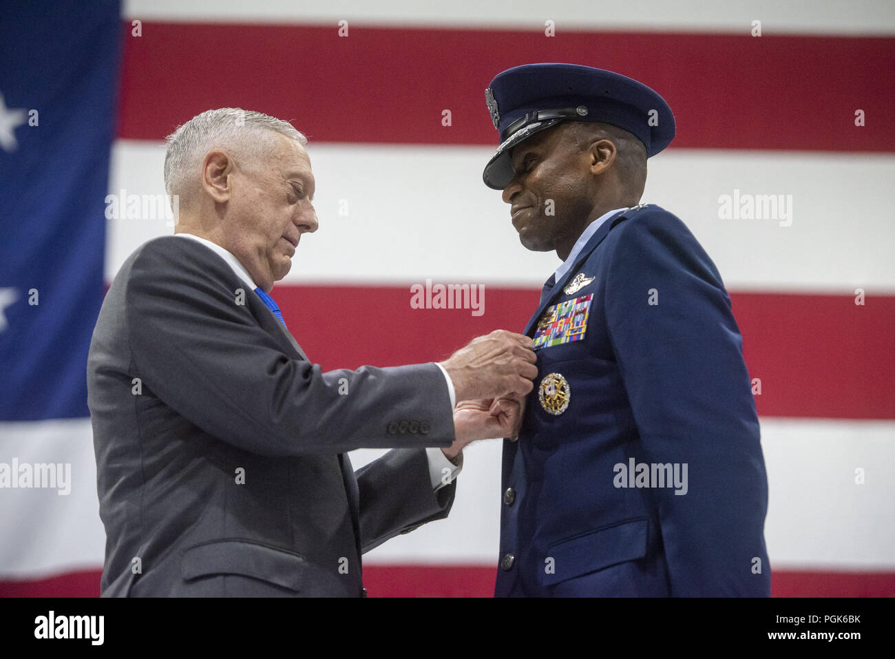 Scott Afb, IL, USA. 24th Aug, 2018. Marine Corps Gen. Joe Dunford ...