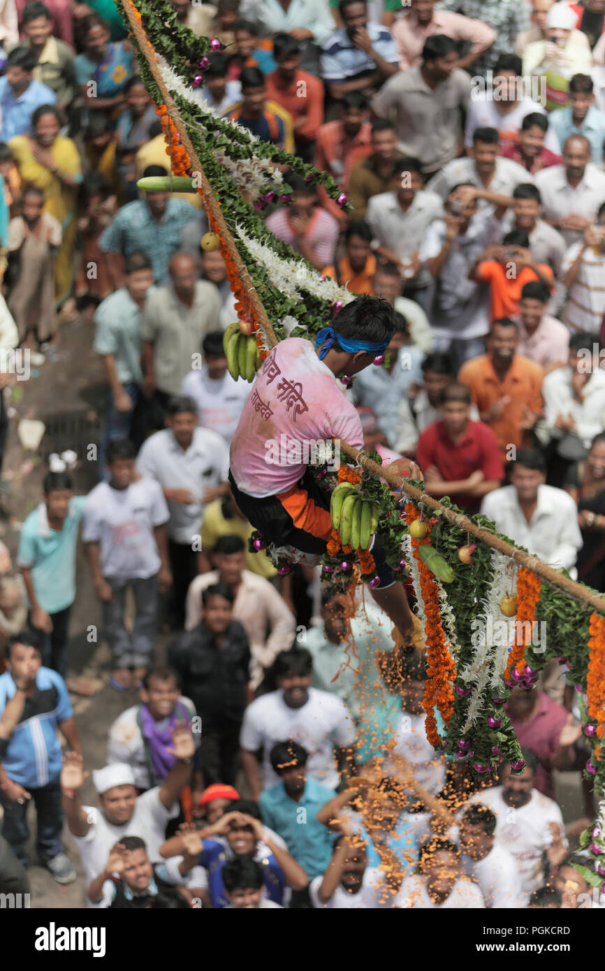 Human pyramid collapse hi-res stock photography and images - Alamy