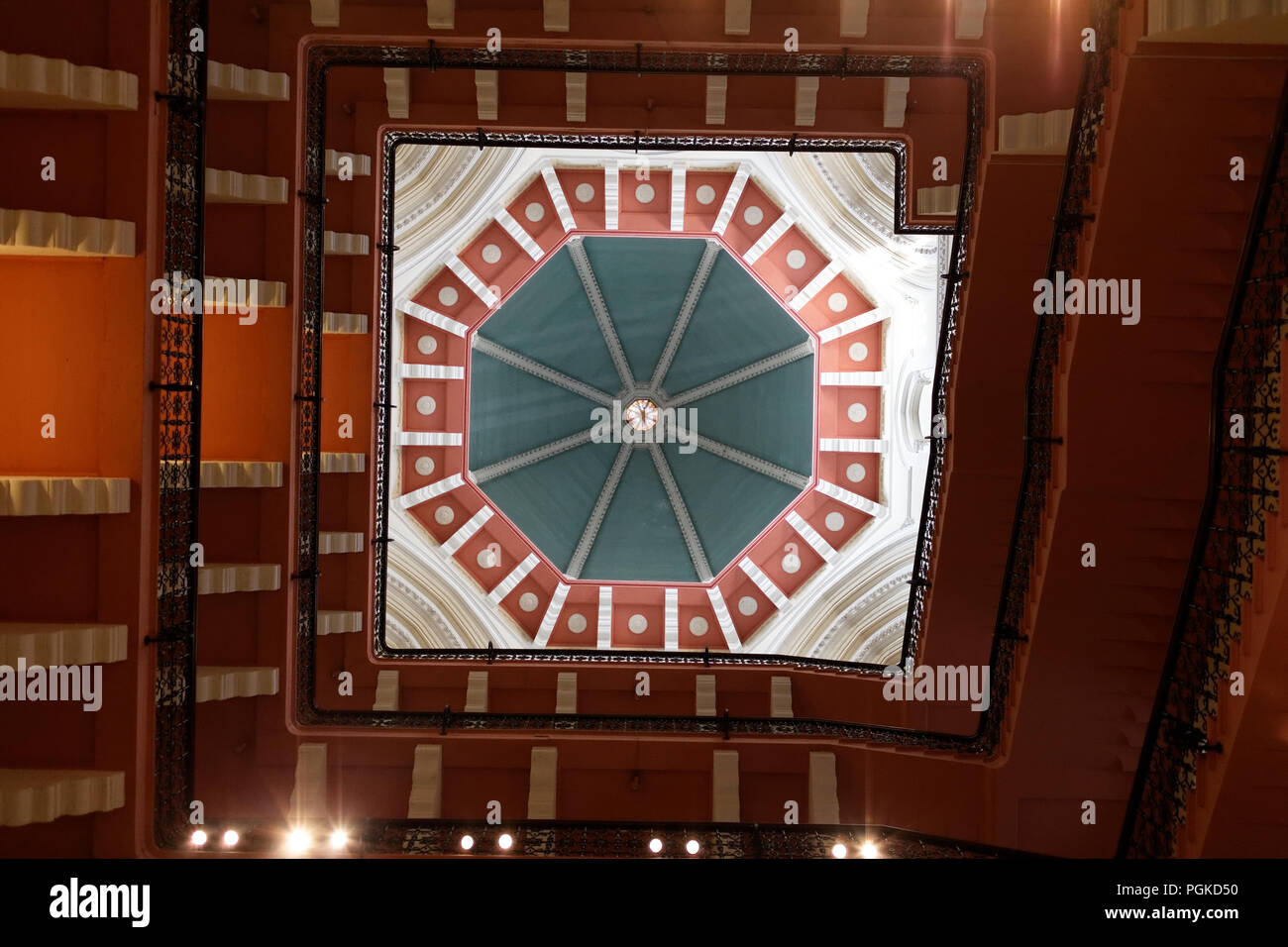 Interior view taj mahal india hi-res stock photography and images - Alamy