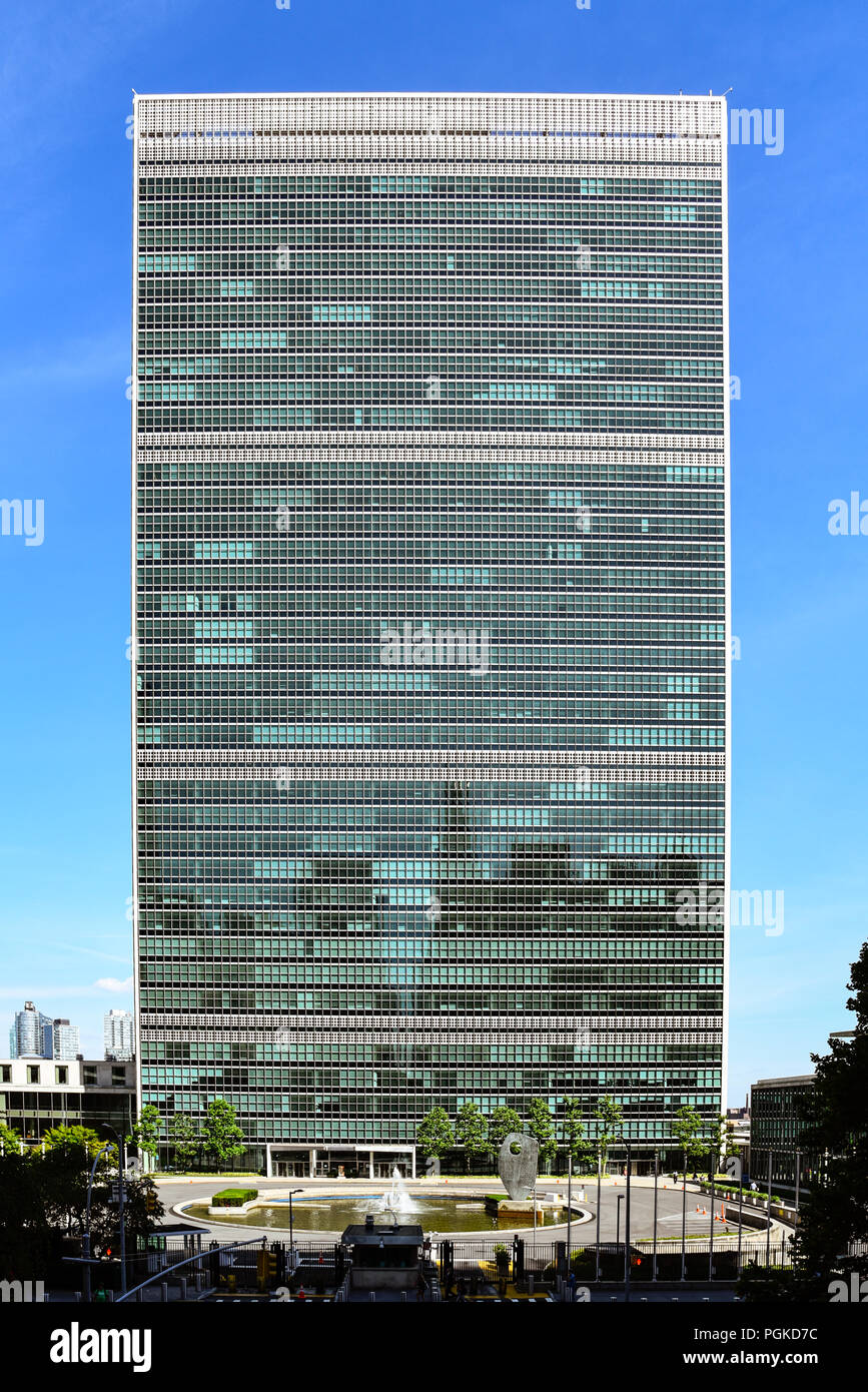 United nations headquarters glass hi-res stock photography and images ...