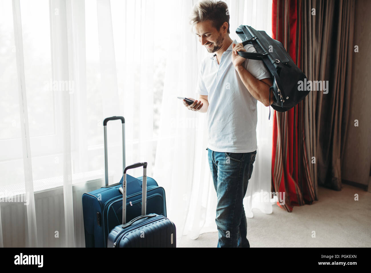 Overloaded Suitcases Stock Photos & Overloaded Suitcases Stock Images ...