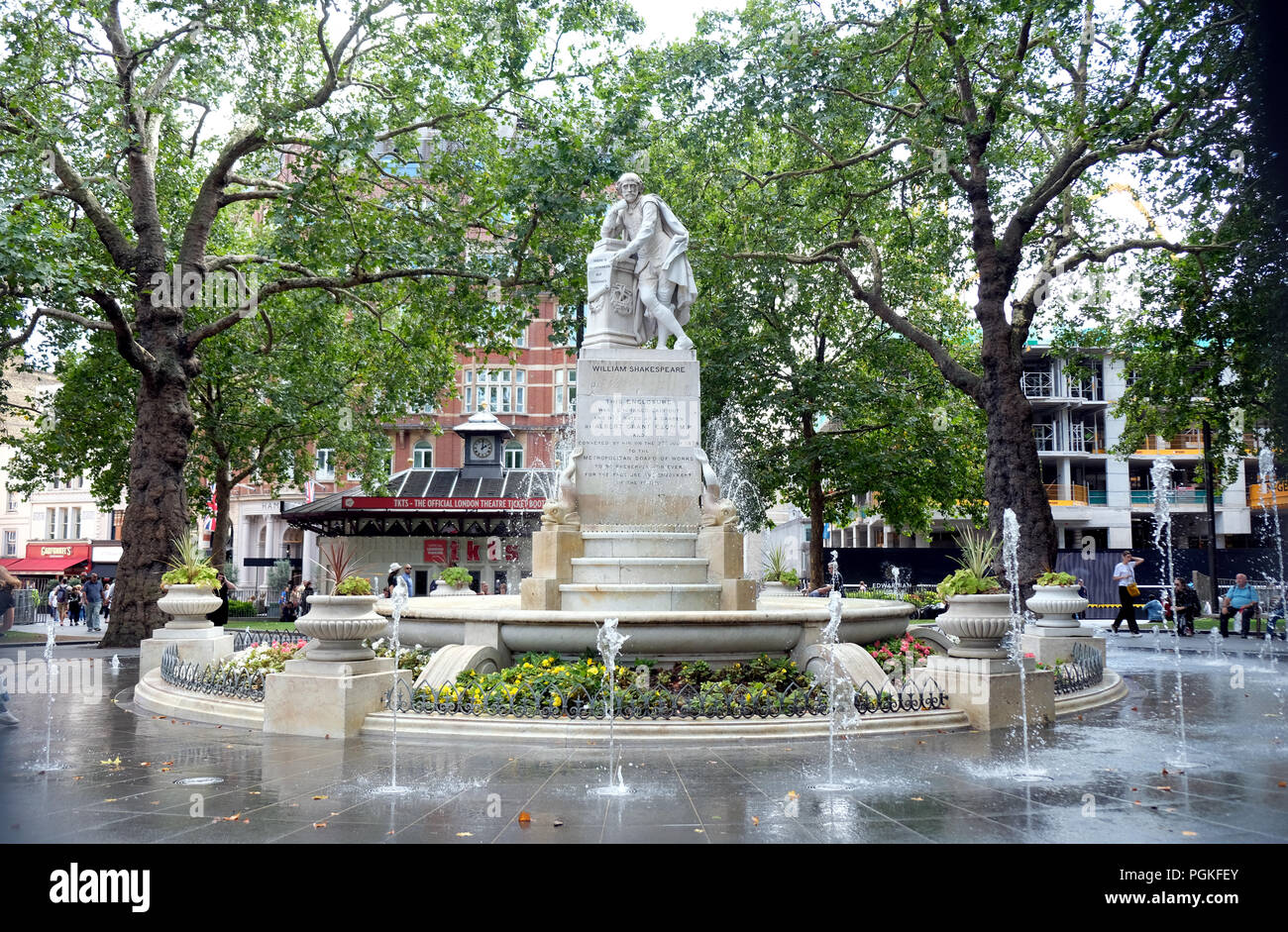 William Shakespeare statue Leicester Square Stock Photo - Alamy