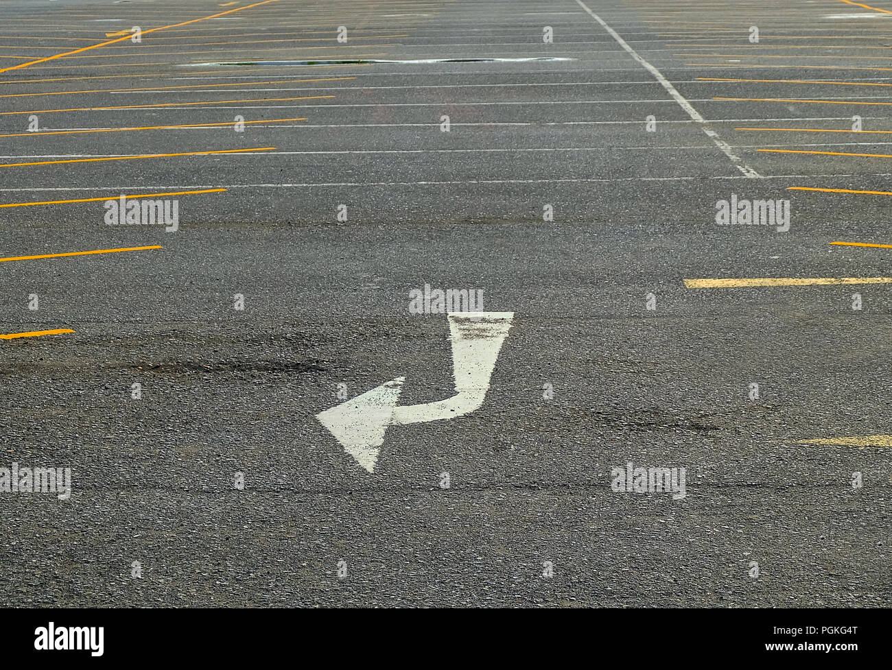 The Signal White Turn Right Sign Arrow Painted On on The Road Surface ...