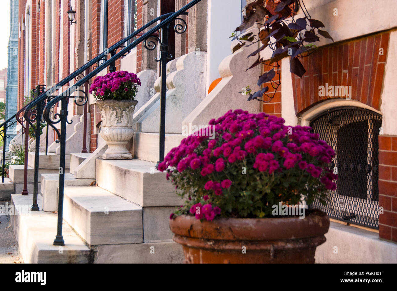 Baltimore iconic marble steps hi-res stock photography and images - Alamy