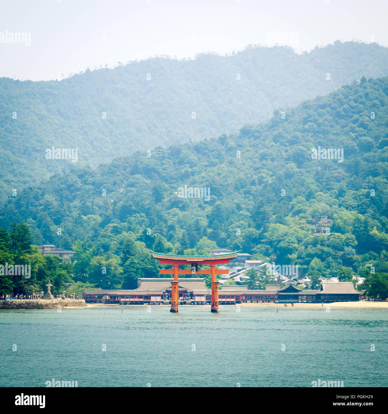 The famous floating torii gate of Itsukushima Shrine (Itsukushima-jinja ...