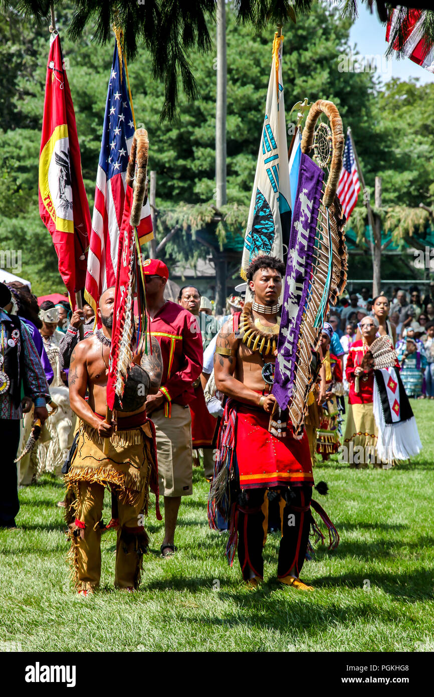 Mashantucket dance hi-res stock photography and images - Alamy