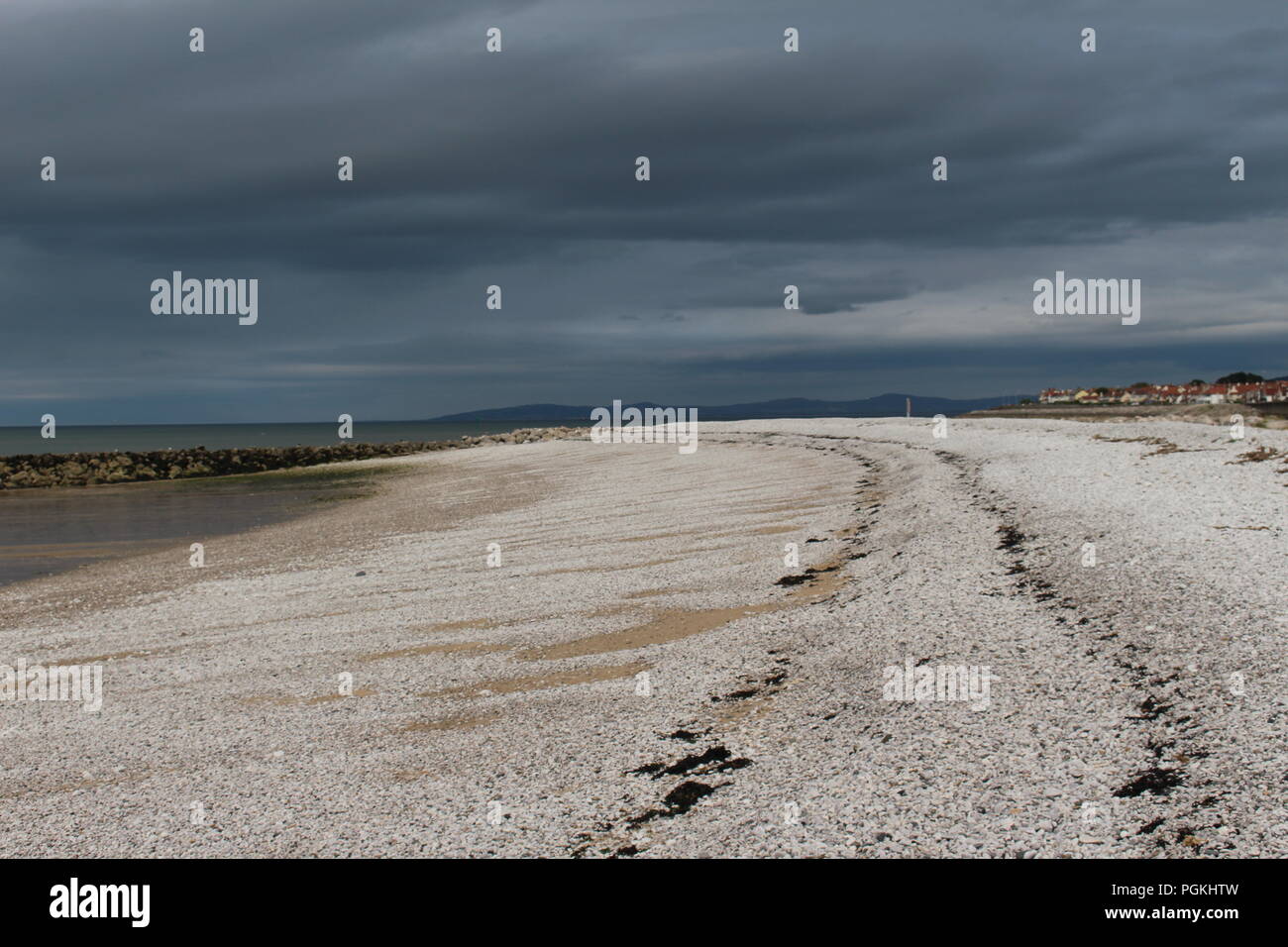 Overcast at the beach hi-res stock photography and images - Alamy