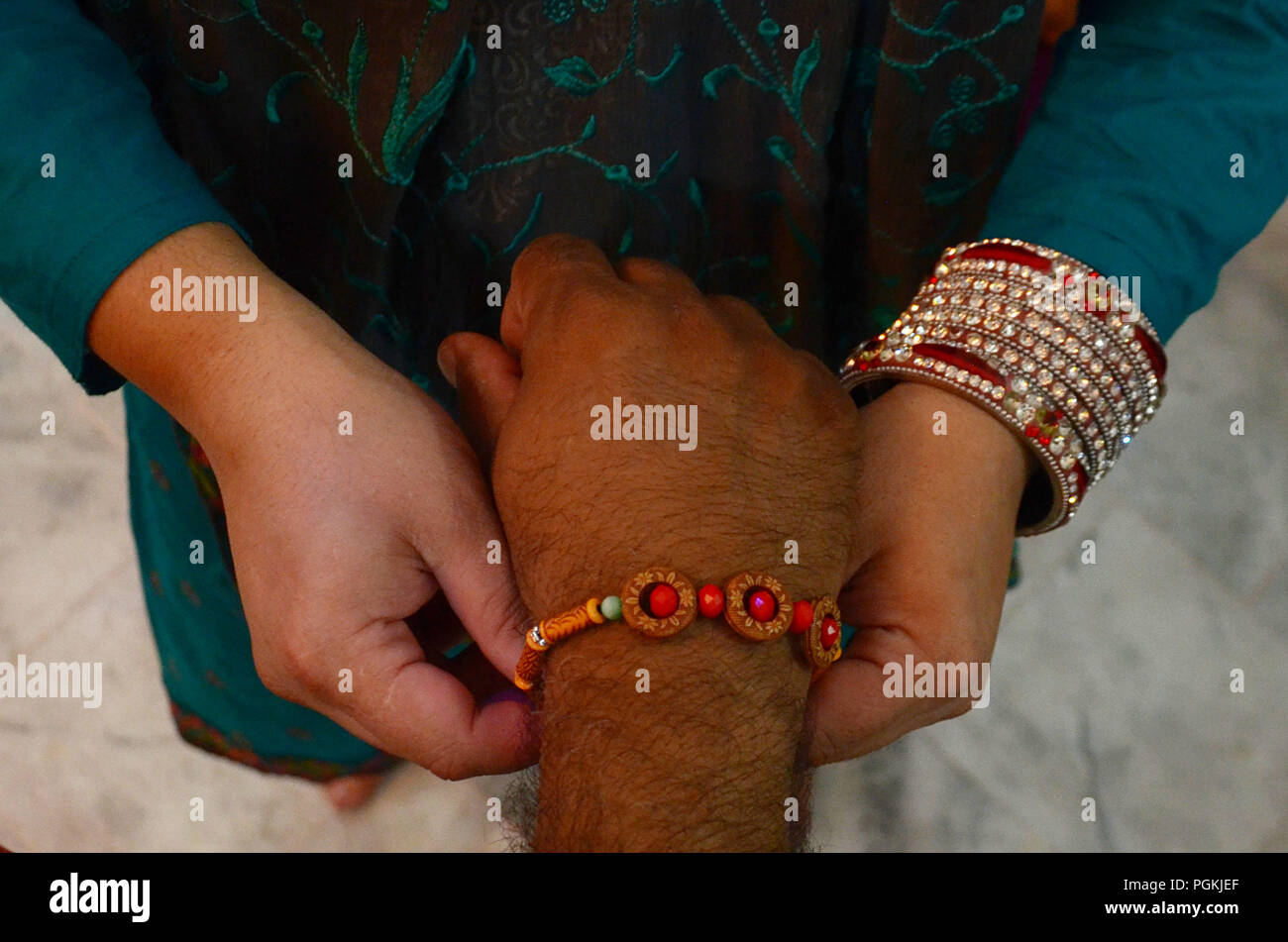 Lahore, Pakistan. 26th Aug, 2018. Pakistani Hindu people performing ...