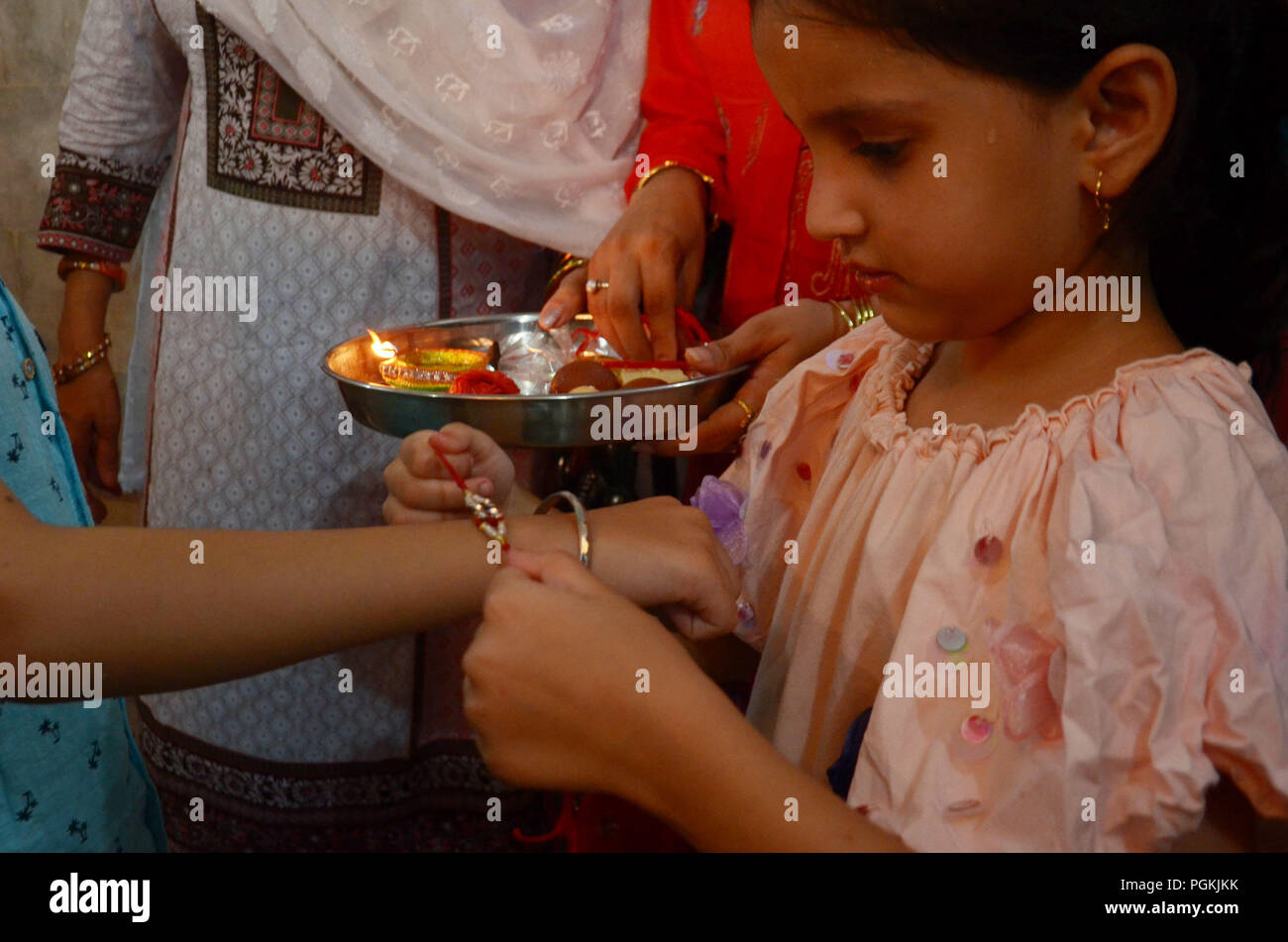 Lahore, Pakistan. 26th Aug, 2018. Pakistani Hindu people performing ...