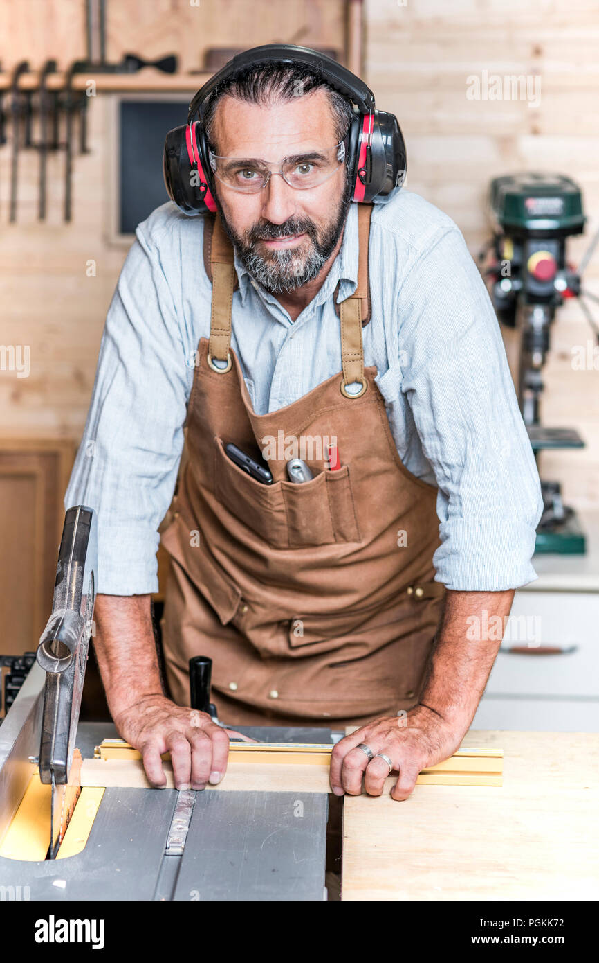 Carpenter workshop hi-res stock photography and images - Alamy