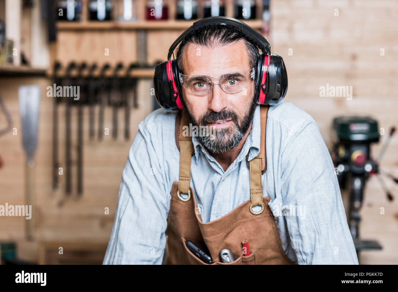 Work in the workshop hi-res stock photography and images - Alamy