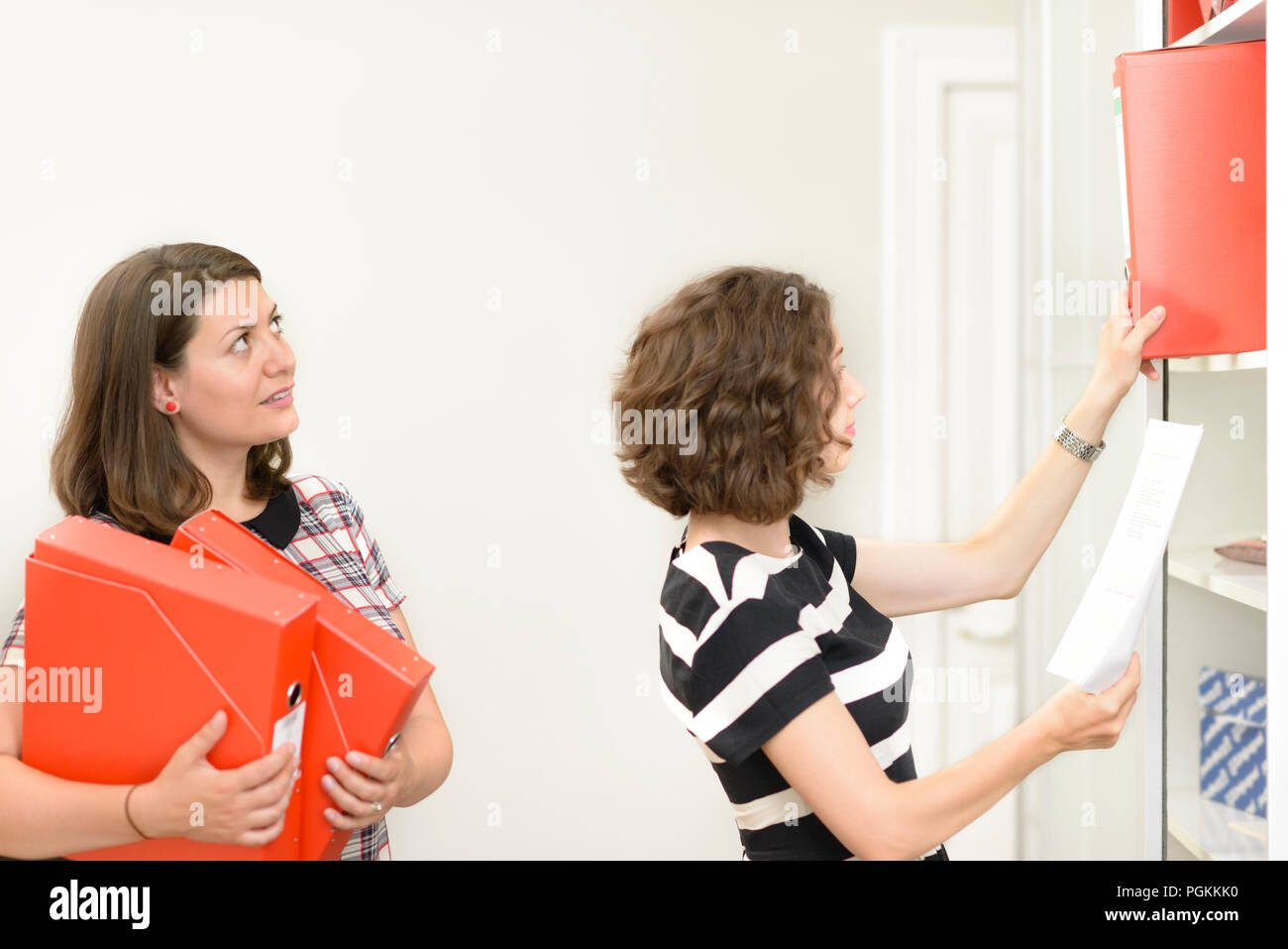 Business woman file hi-res stock photography and images - Alamy