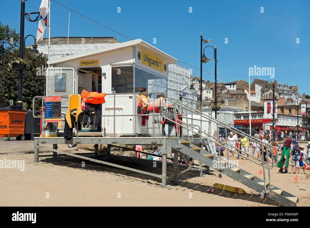South beach lifeguard cabin hi-res stock photography and images - Alamy