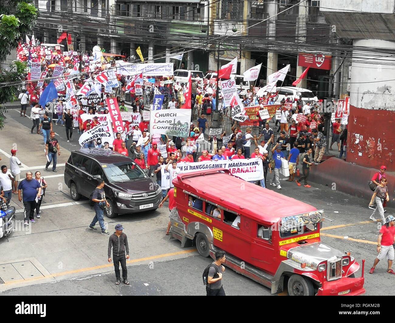 Manila, Philippines. 27th Aug, 2018. Thousands of militant workers ...