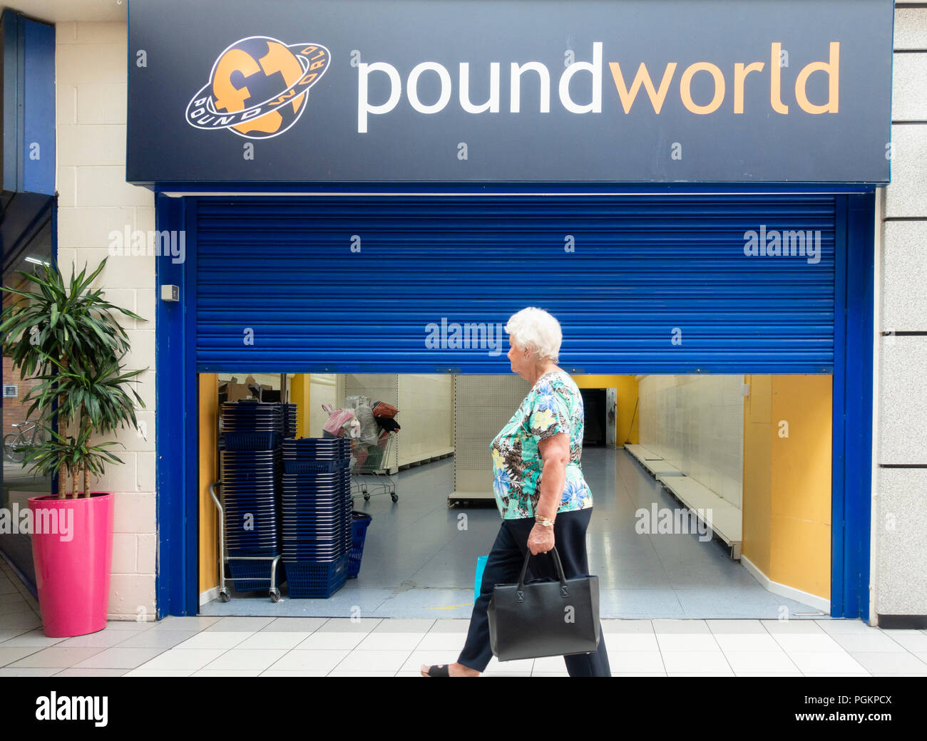 Removing fixtures and fittings from closed Poundworld store in Stockton ...