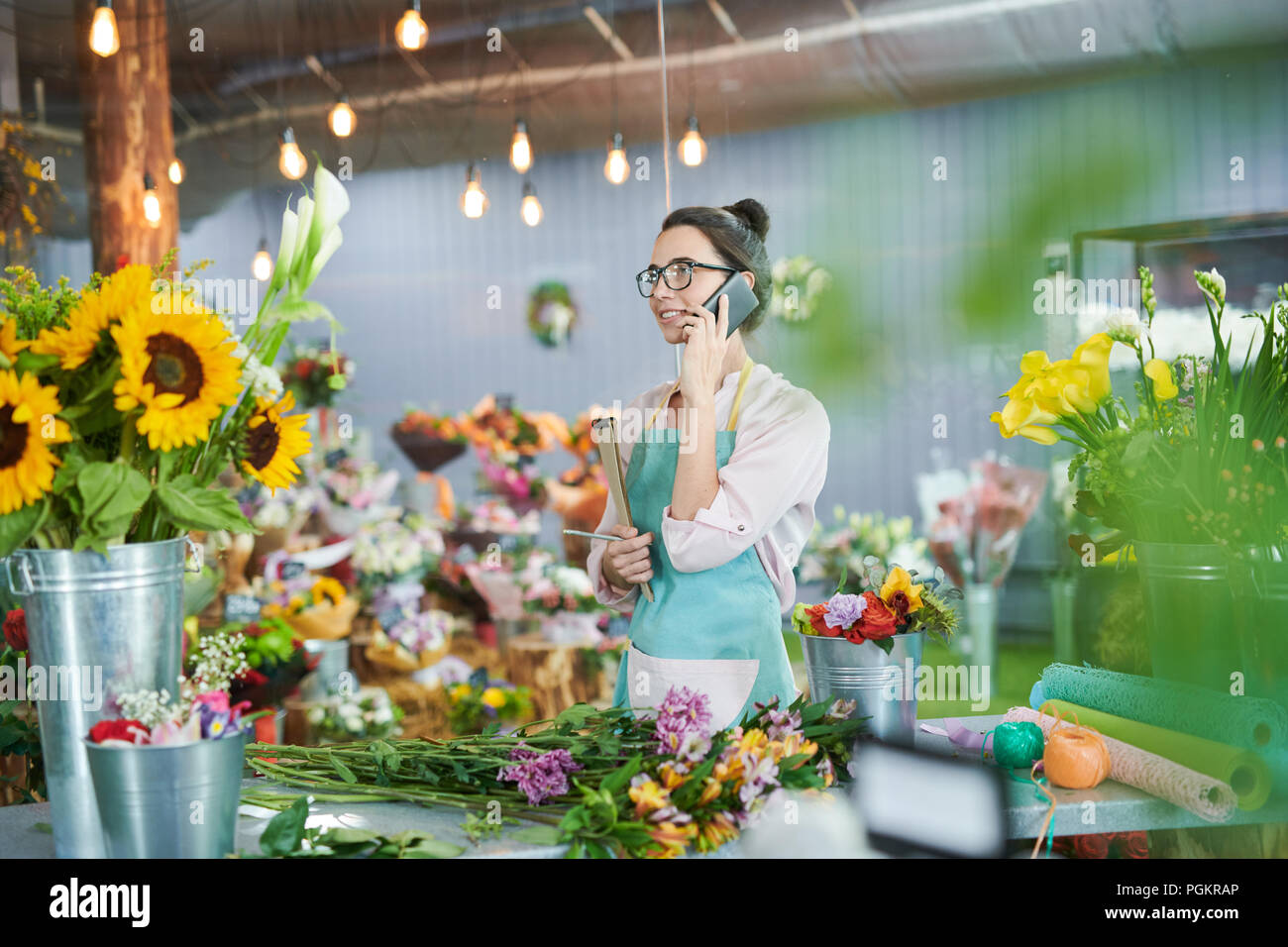 Mobile shop keeper hi-res stock photography and images - Alamy