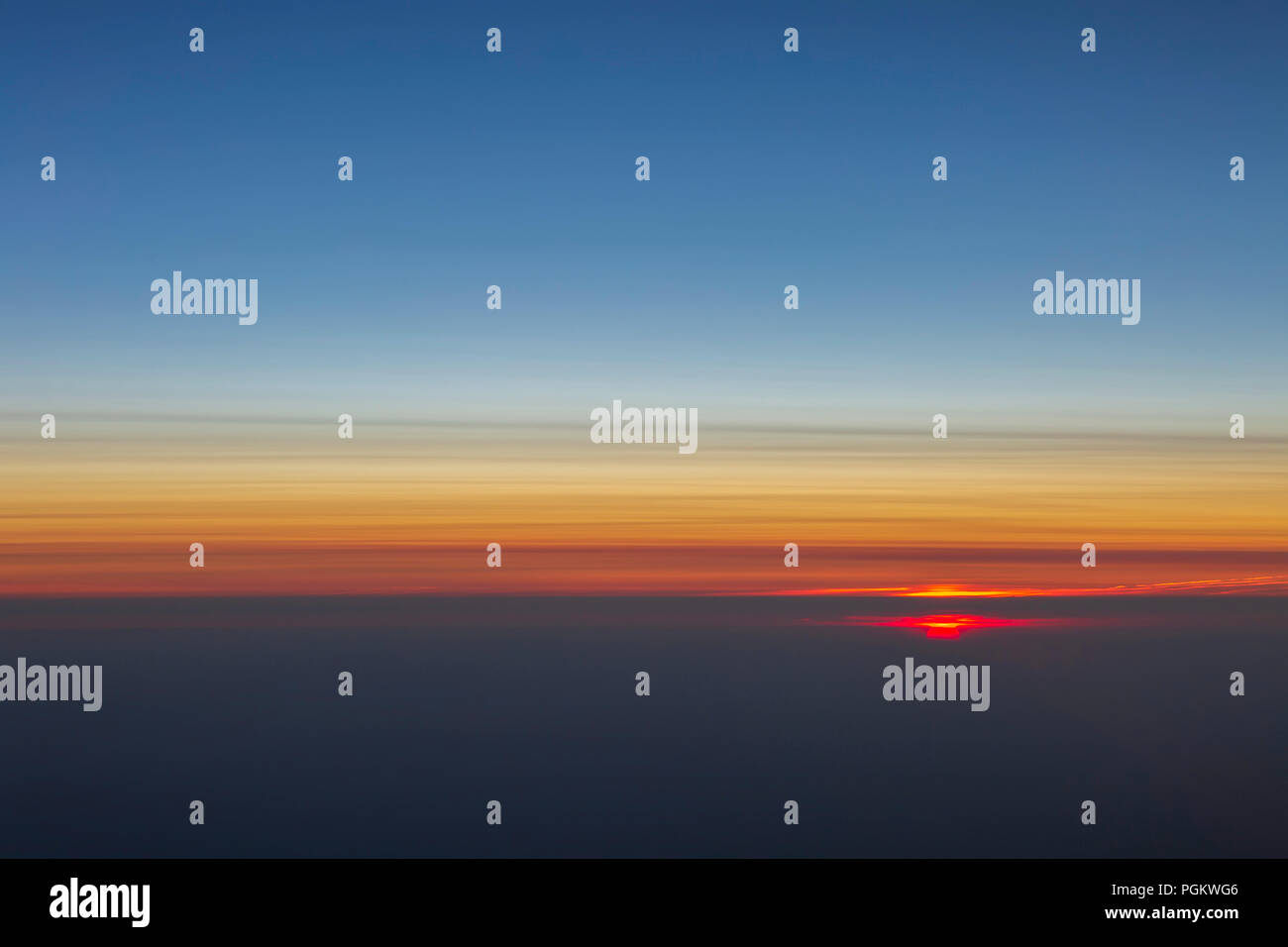 Airplane window sunset hi-res stock photography and images - Alamy