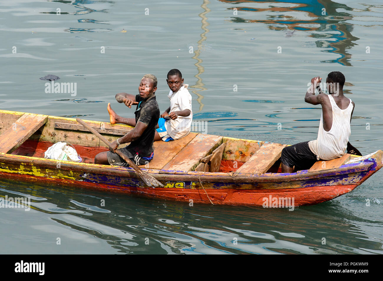 ELMINA, GHANA -JAN 18, 2017: Unidentified Ghanaian men sail on the boat ...