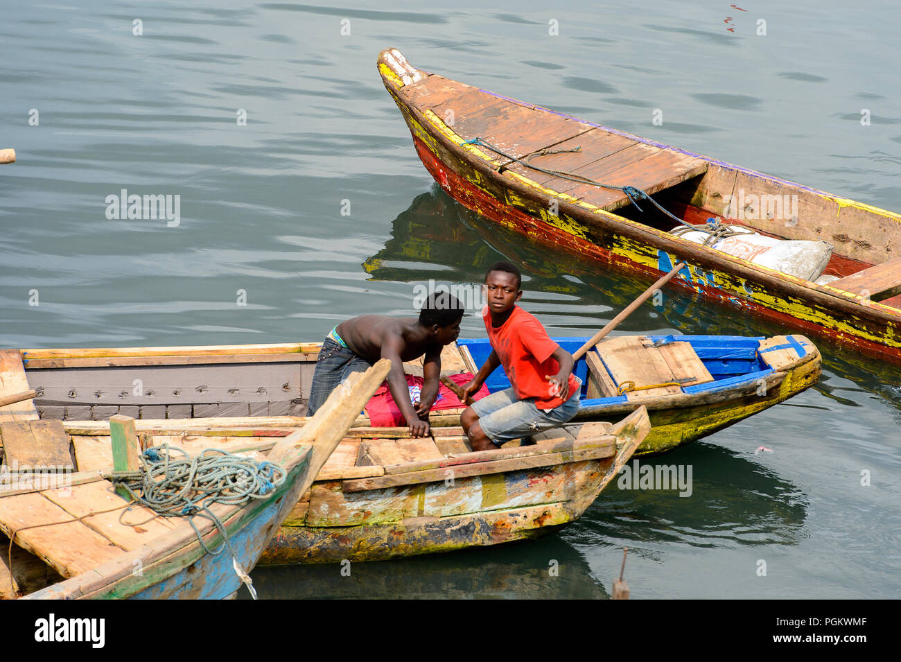 ELMINA, GHANA -JAN 18, 2017: Unidentified Ghanaian men sail on the boat ...