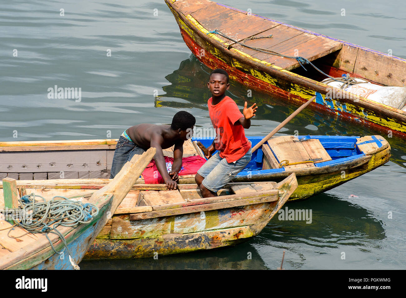 ELMINA, GHANA -JAN 18, 2017: Unidentified Ghanaian men sail on the boat ...