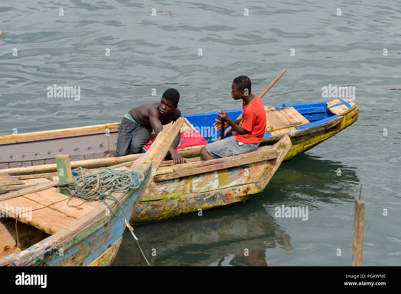 ELMINA, GHANA -JAN 18, 2017: Unidentified Ghanaian men sail on the boat ...