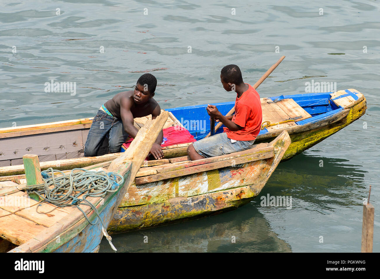 ELMINA, GHANA -JAN 18, 2017: Unidentified Ghanaian men sail on the boat ...