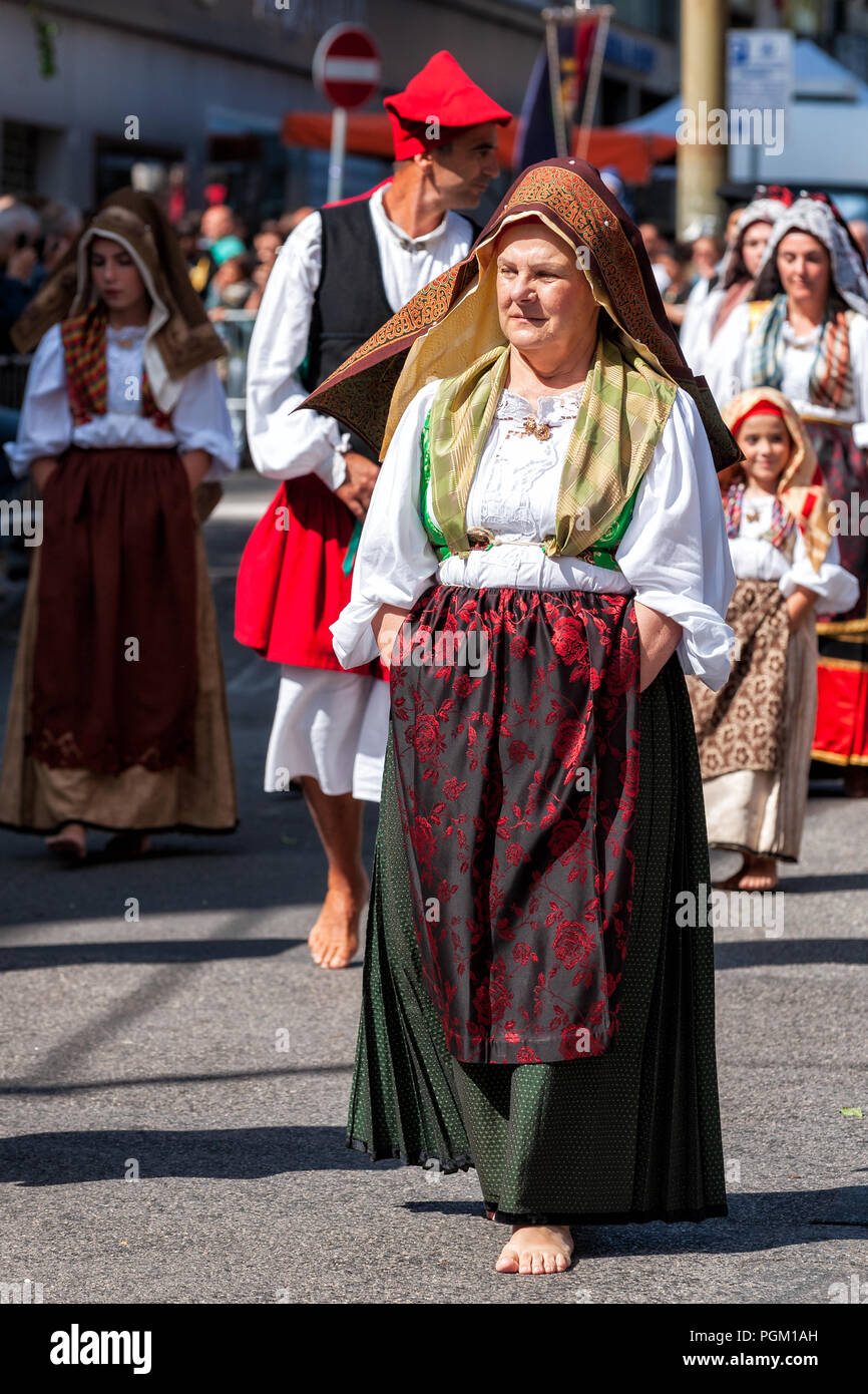 Woman sardinian dress hi-res stock photography and images - Alamy