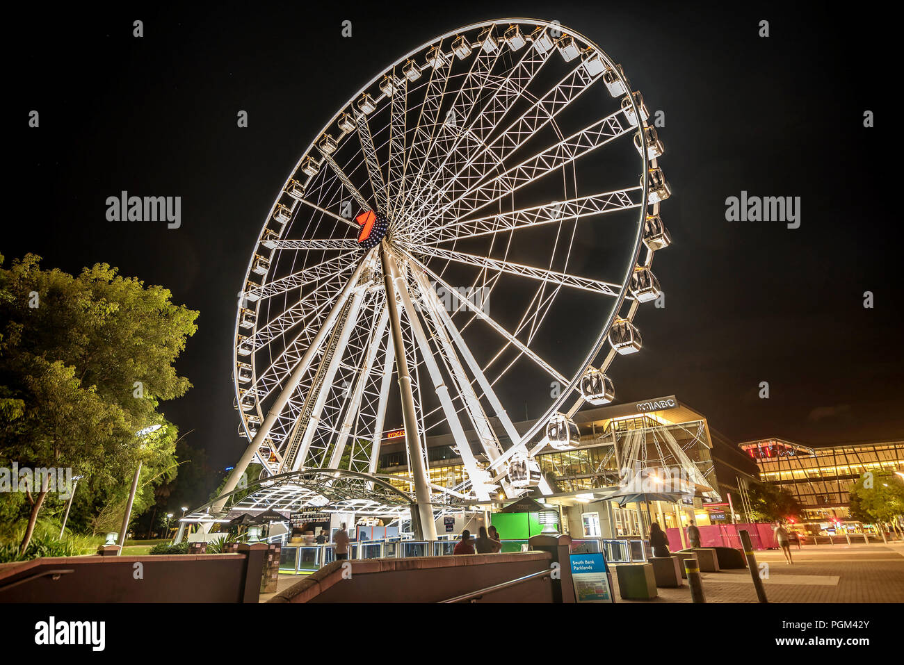 Southbank parkland hi-res stock photography and images - Alamy