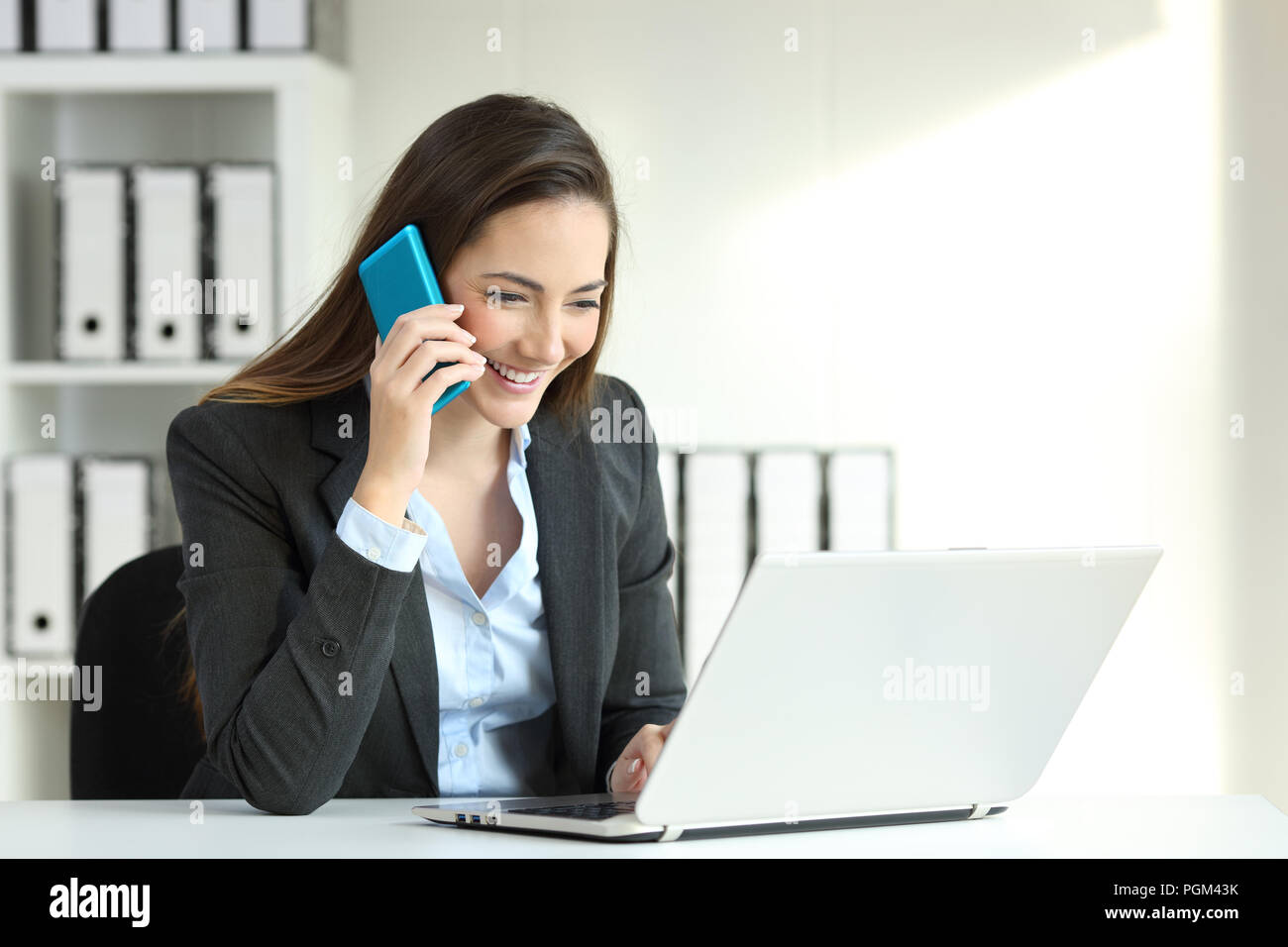 Checking attendance hi-res stock photography and images - Alamy