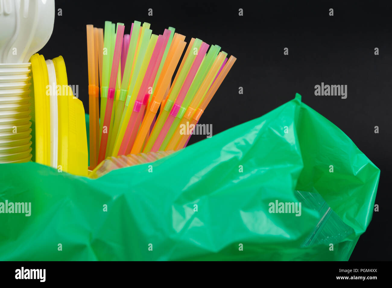 Plastic plates waste hi-res stock photography and images - Alamy