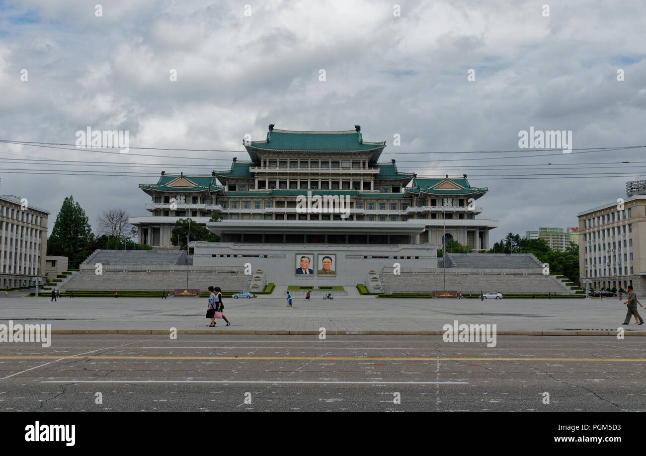 The Grand People's Study house on Kim Il-sung Square in Pyongyang ...
