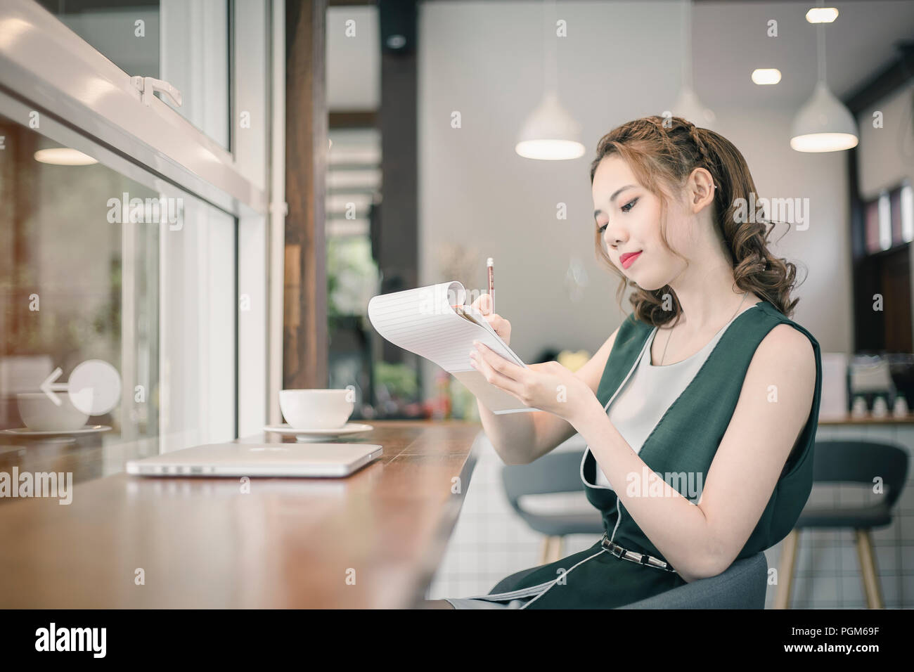 Office concentrate hi-res stock photography and images - Alamy
