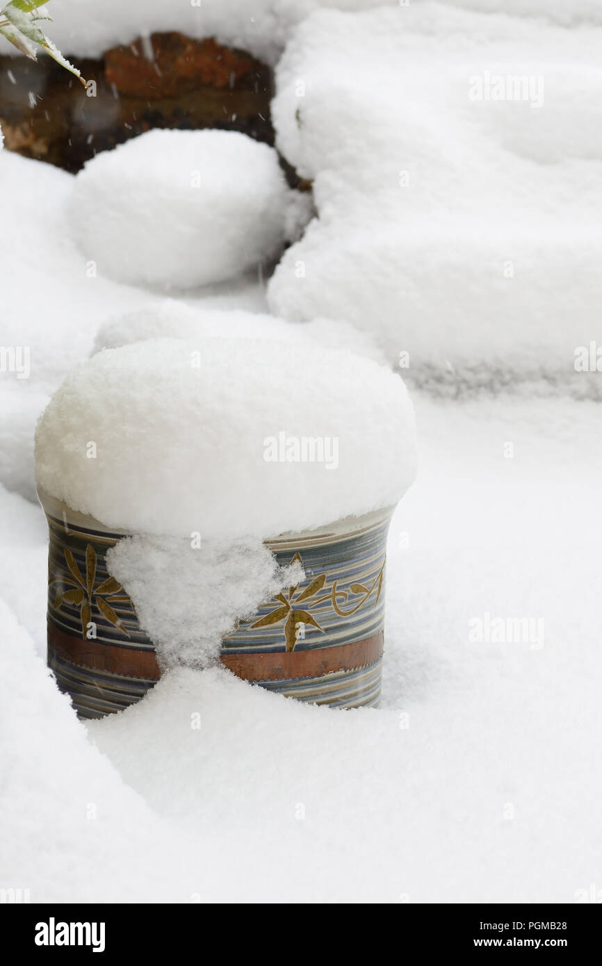 Pots Snow High Resolution Stock Photography and Images - Alamy