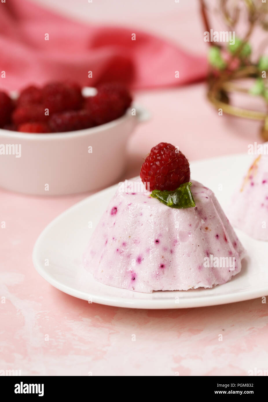 raspberry souffle cake with fresh berries Stock Photo - Alamy