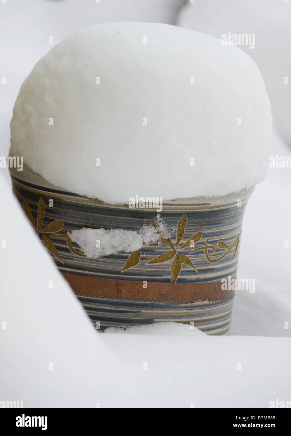 Snow-covered flower pots Stock Photo - Alamy