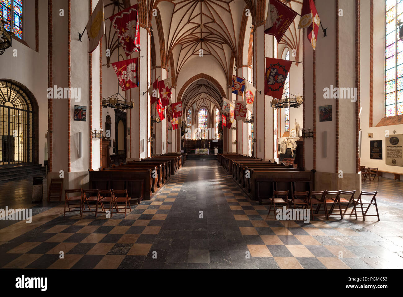 Archcathedral Basilica of St. John the Baptist interior in Warsaw ...