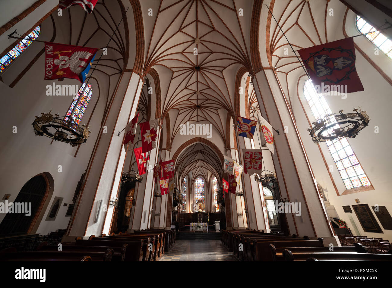 Archcathedral Basilica of St. John the Baptist interior in Warsaw ...