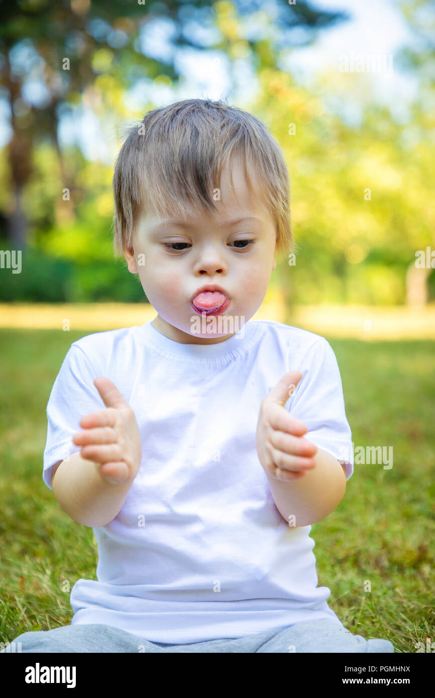 Cute small boy hi-res stock photography and images - Alamy