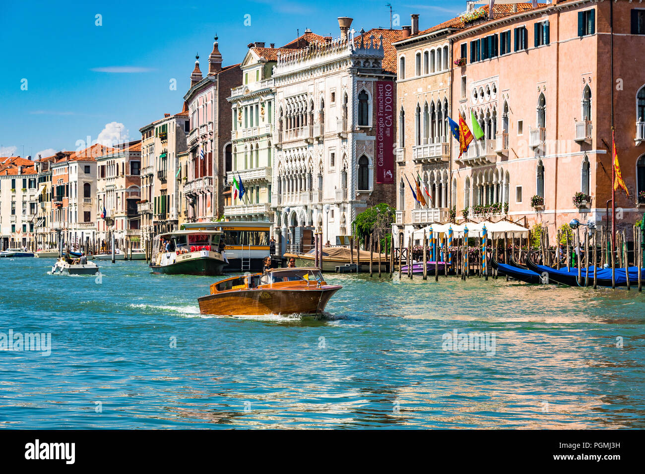 Busy gondola service canal hi-res stock photography and images - Alamy