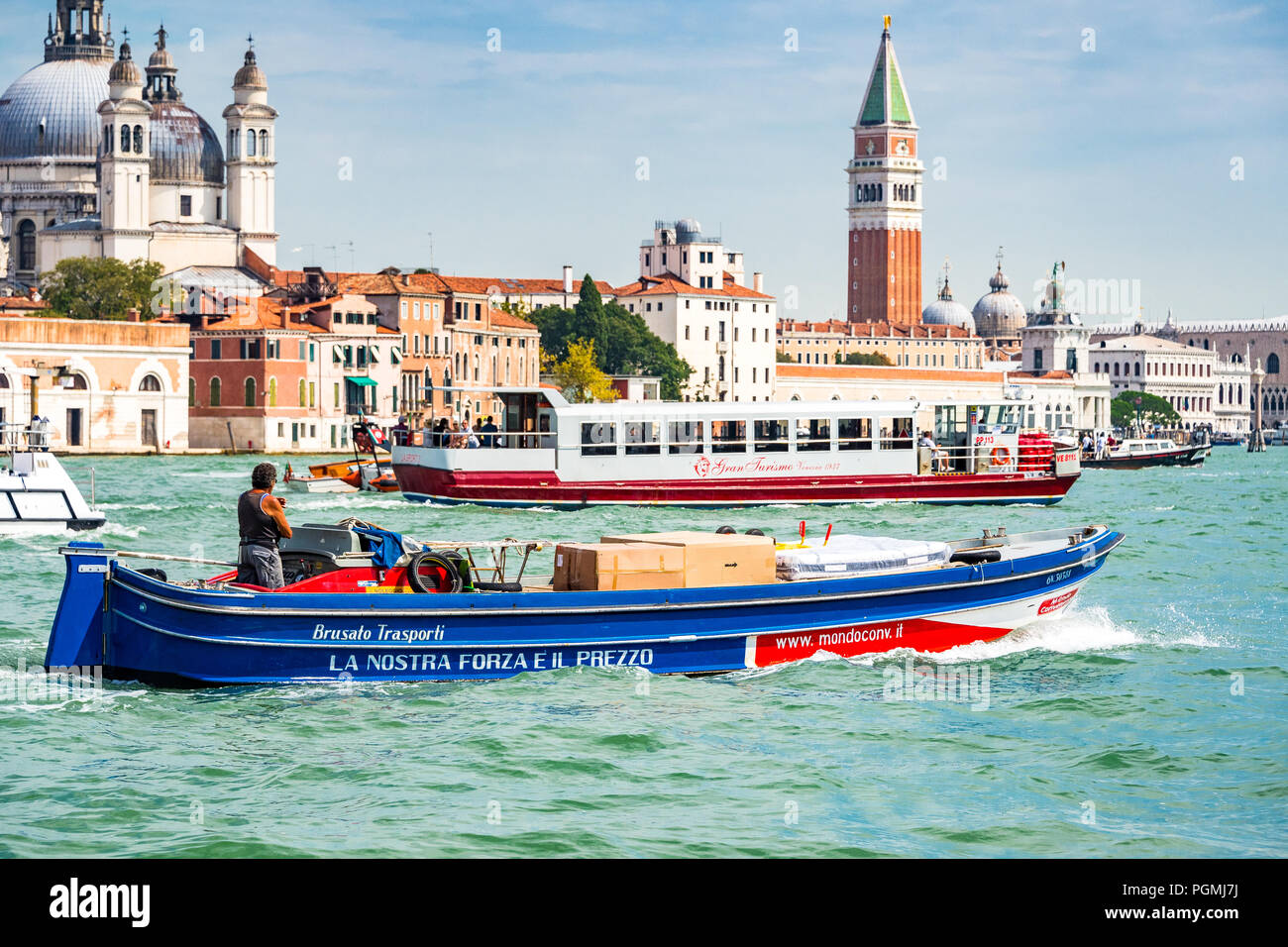 Different types of boats hi-res stock photography and images - Alamy