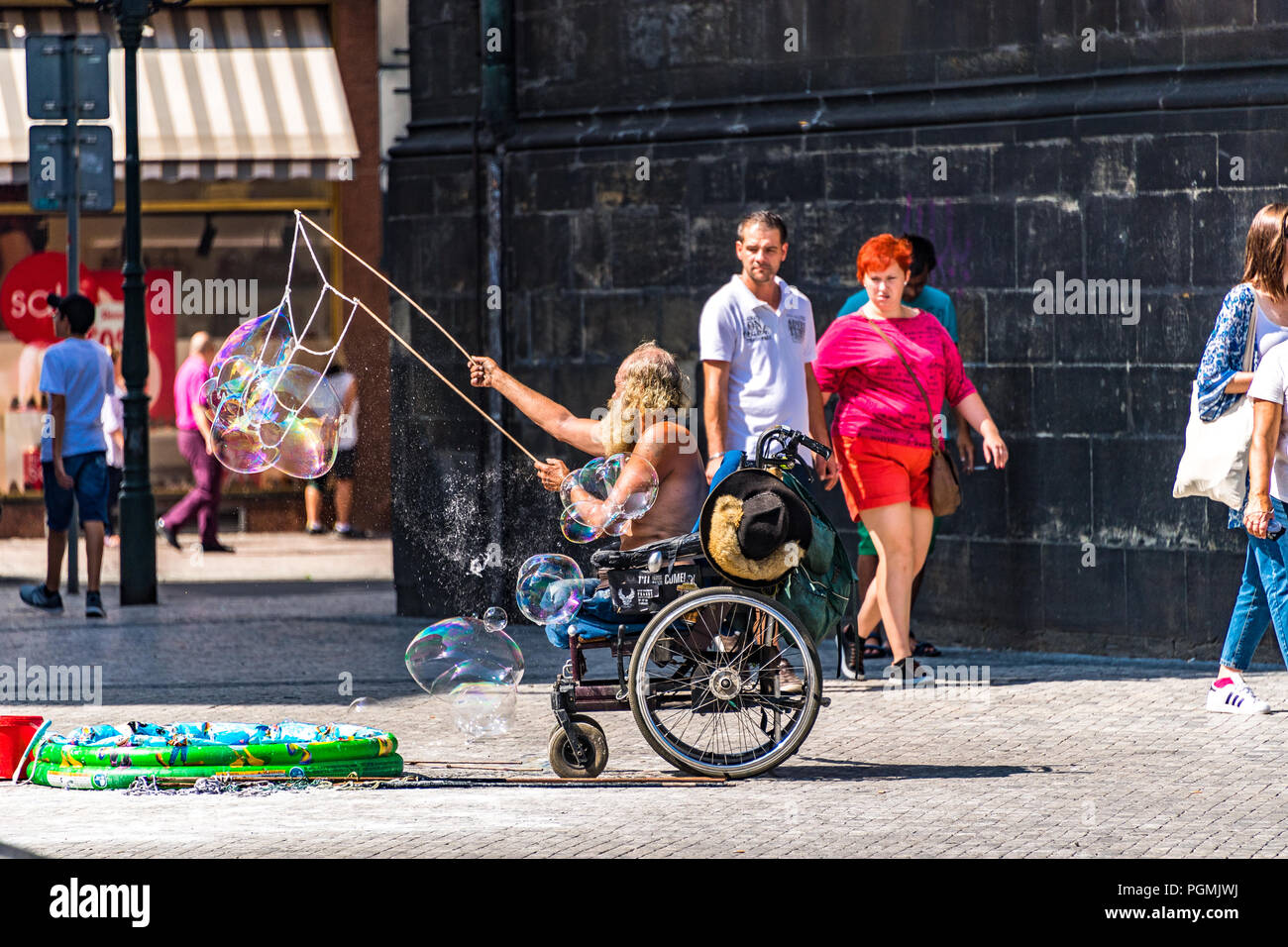 Disabled homeless man hi-res stock photography and images - Alamy